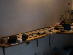 My simple bare-bones around the room shelf layout | ModelRailroadForums.com